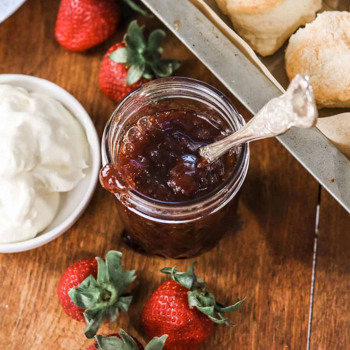 Sugar-free microwave chia strawberry jam - Pineapple Farmhouse