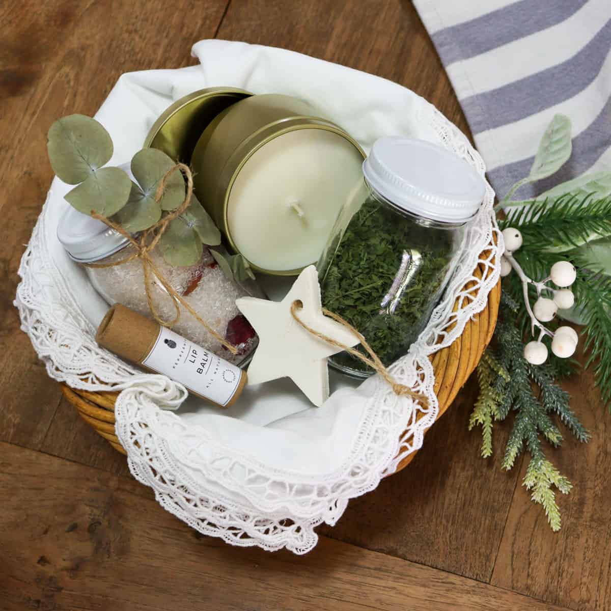 5 Homemade Christmas Gift Hamper Ideas - Pineapple Farmhouse