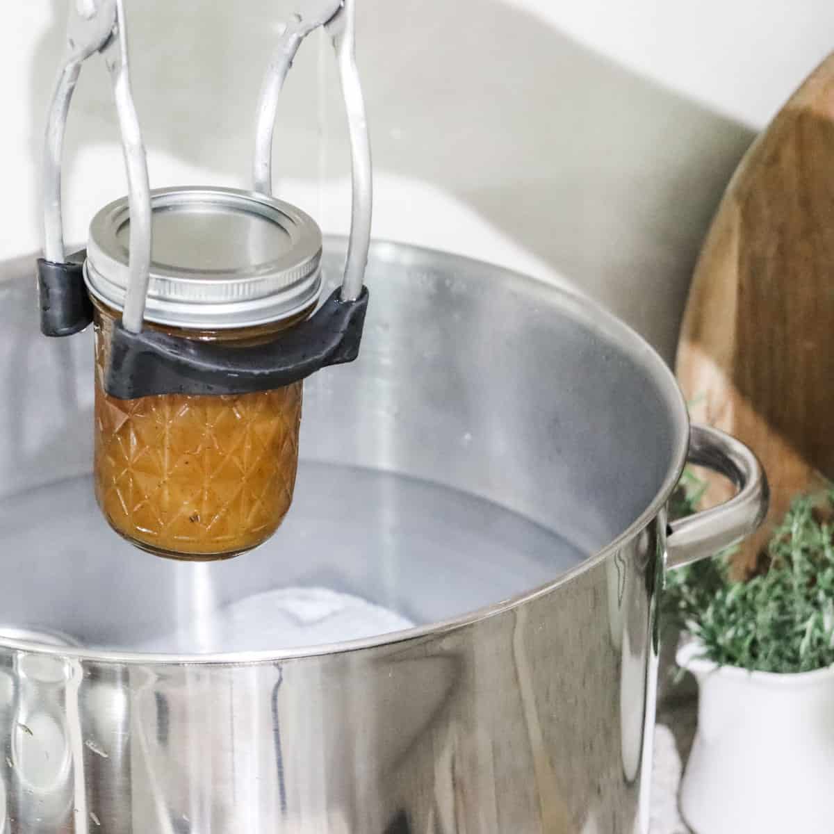 Step-by-step guide to water bath canning - Pineapple Farmhouse